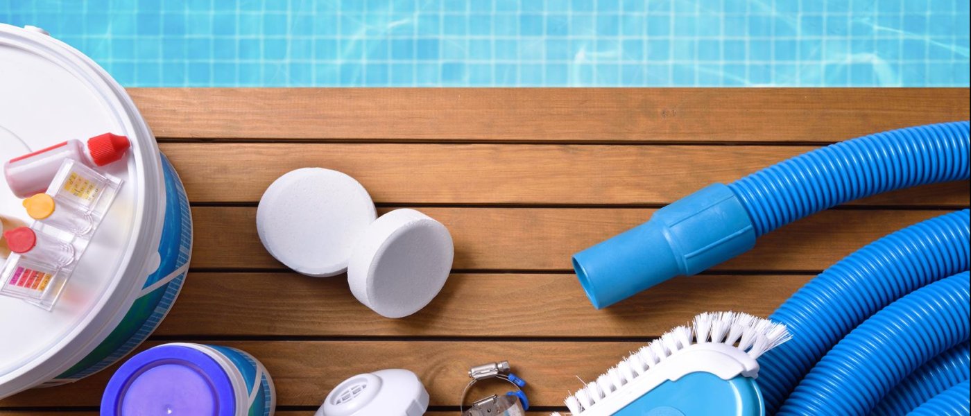 6 produits indispensables pour bien entretenir votre piscine ...